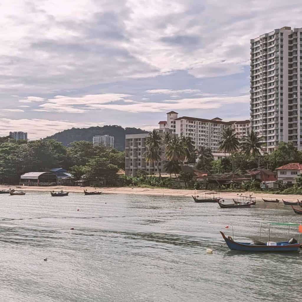 Best Penang Beaches to Visit (Fun Activities & Beautiful Scenery)