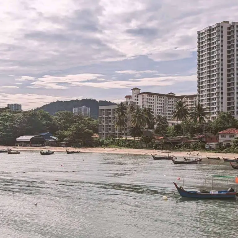 Best Penang Beaches to Visit (Fun Activities & Beautiful Scenery)