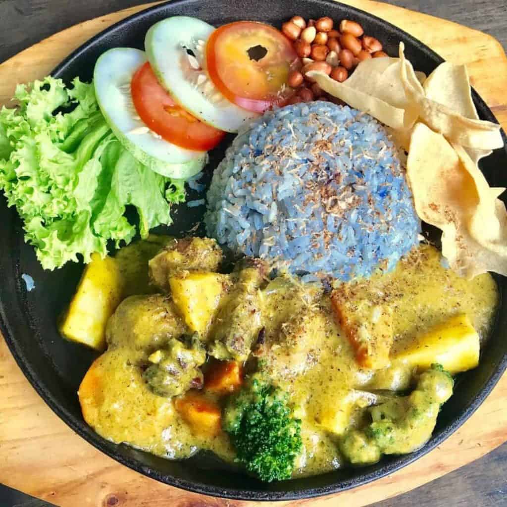 Best Vegan & Vegetarian Food in Penang (13 Restaurants To Try)